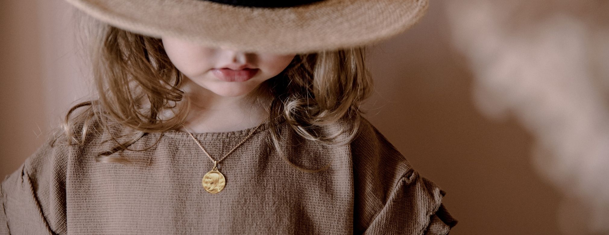 Augis : Médailles de baptême, bijoux bébés, enfants et adultes, chaînes.